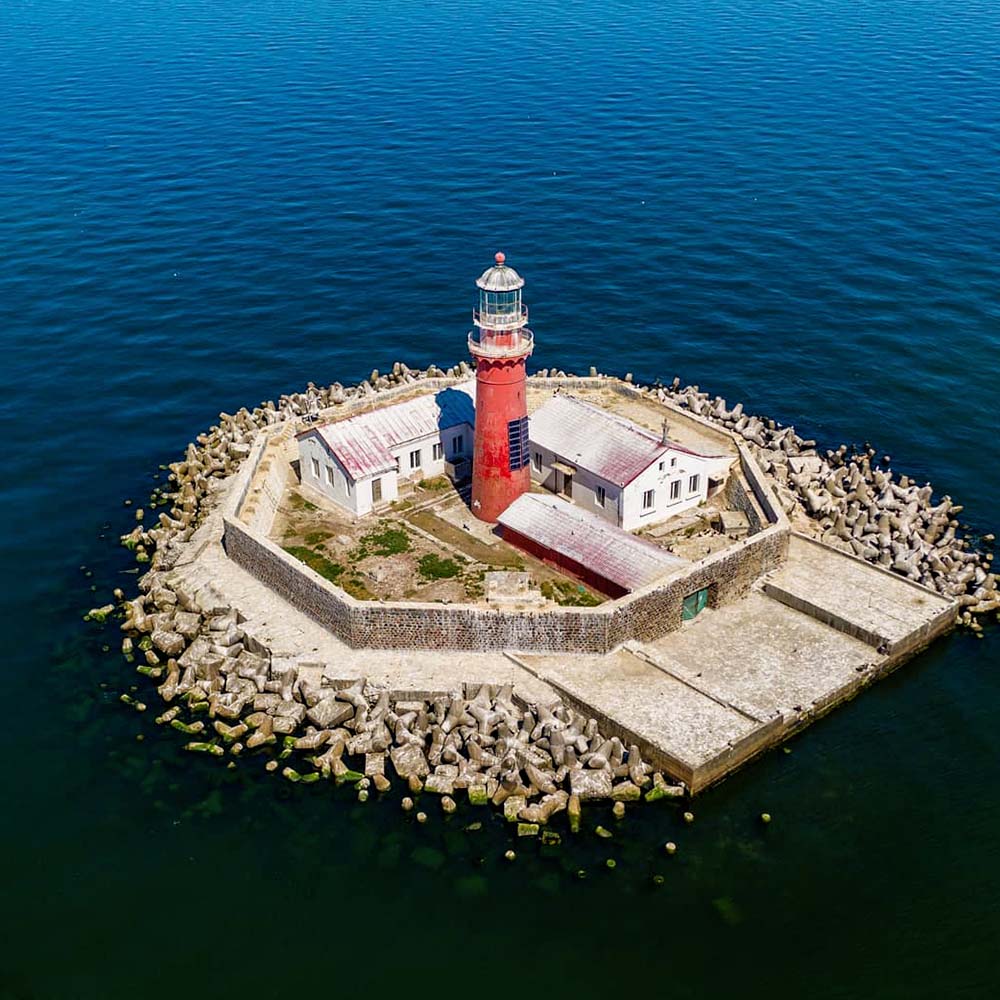 Kolka: the warmest warmth, the windiest wind and the greenest sea